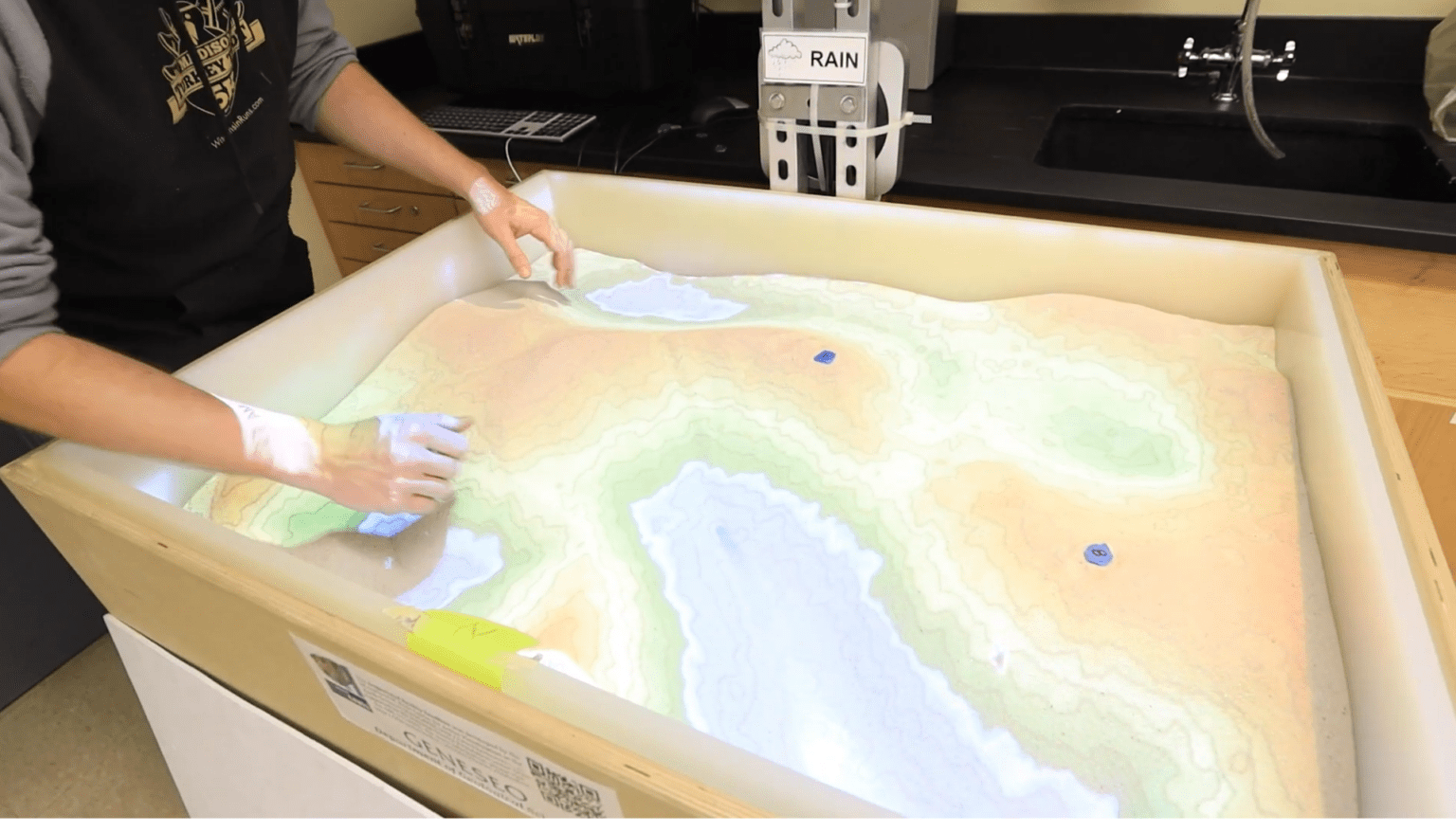 Video: Augmented reality sand box - SUNY Geneseo